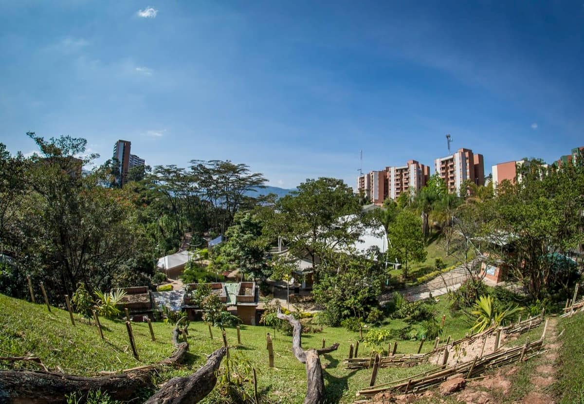 Conéctese con la naturaleza en los parques de Envigado - Vivir en El ...