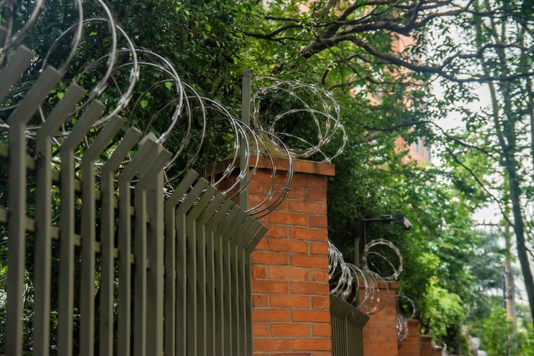 Arquitectura hostil: ¿a quién le pertenece la ciudad? - Vivir en El Poblado