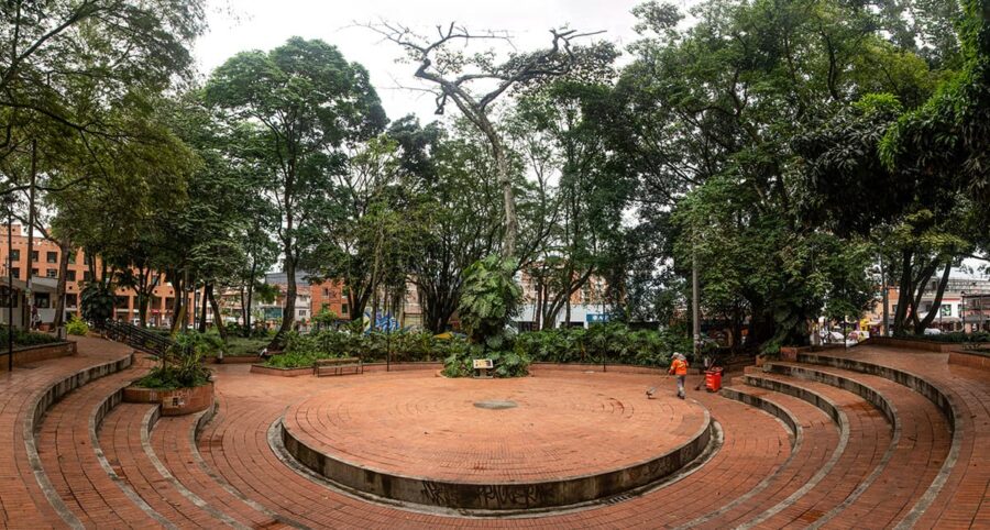 El Parque del Poblado Plaza ayer, Parque hoy