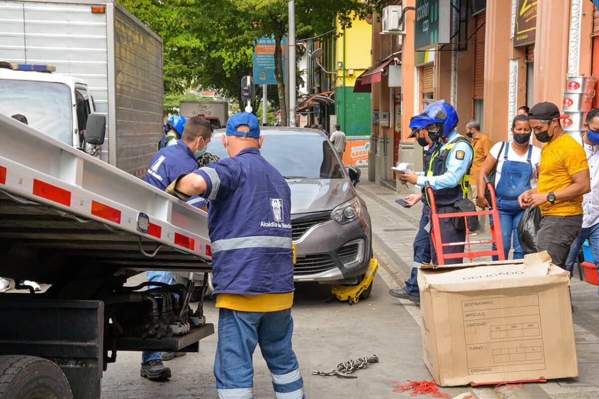 La problemática del parqueo indebido en El Poblado, Medellín