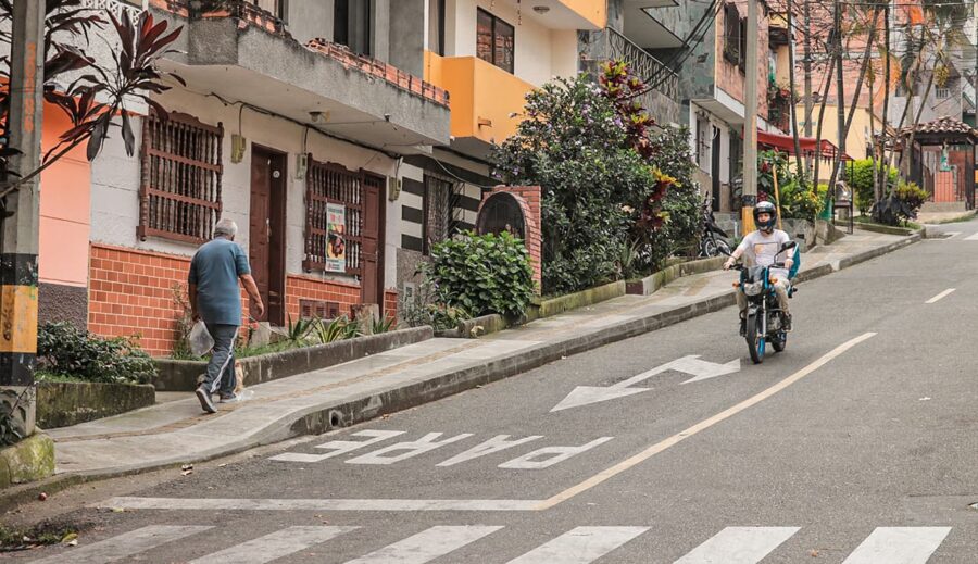 Andenes más seguros en el barrio Uribe Ángel, de Envigado