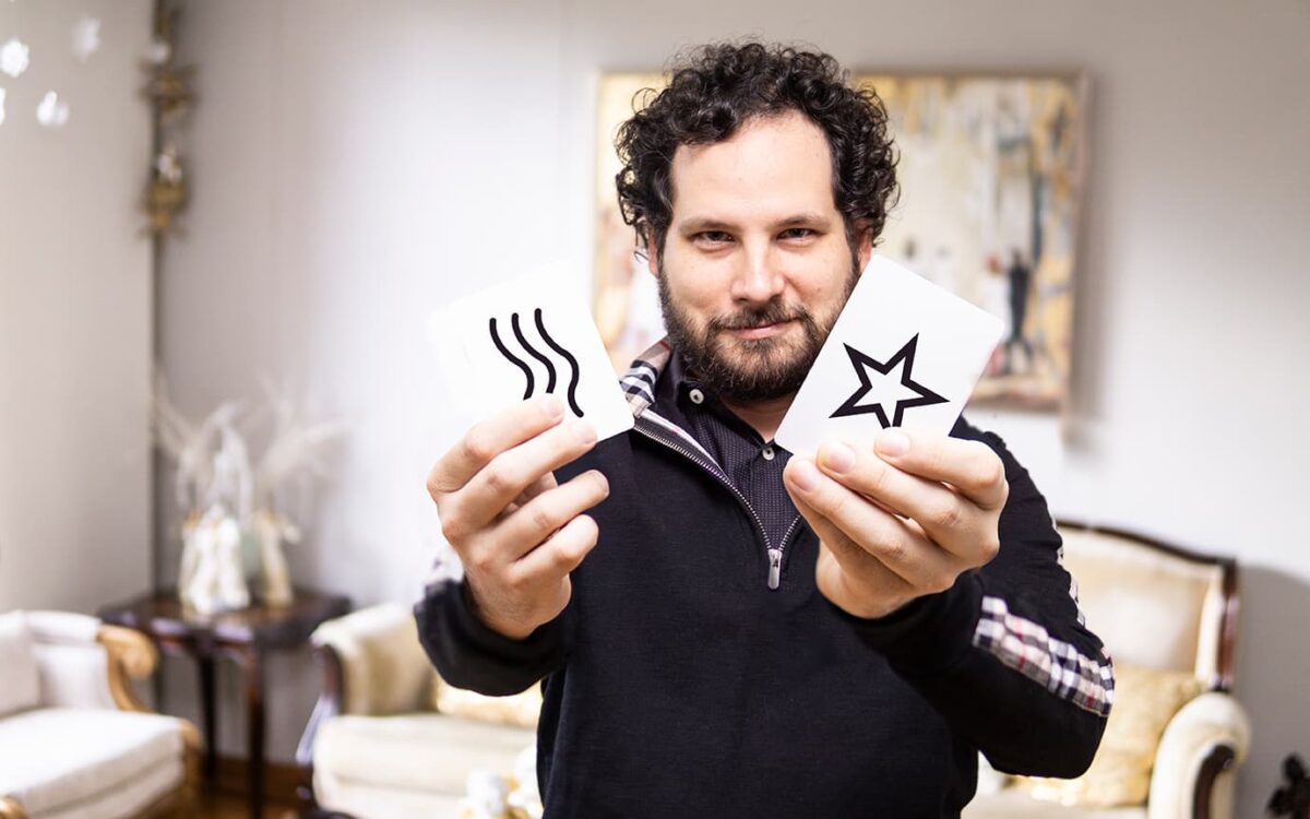 Daniel Cuartas es ilusionista e ingeniero mecatrónico