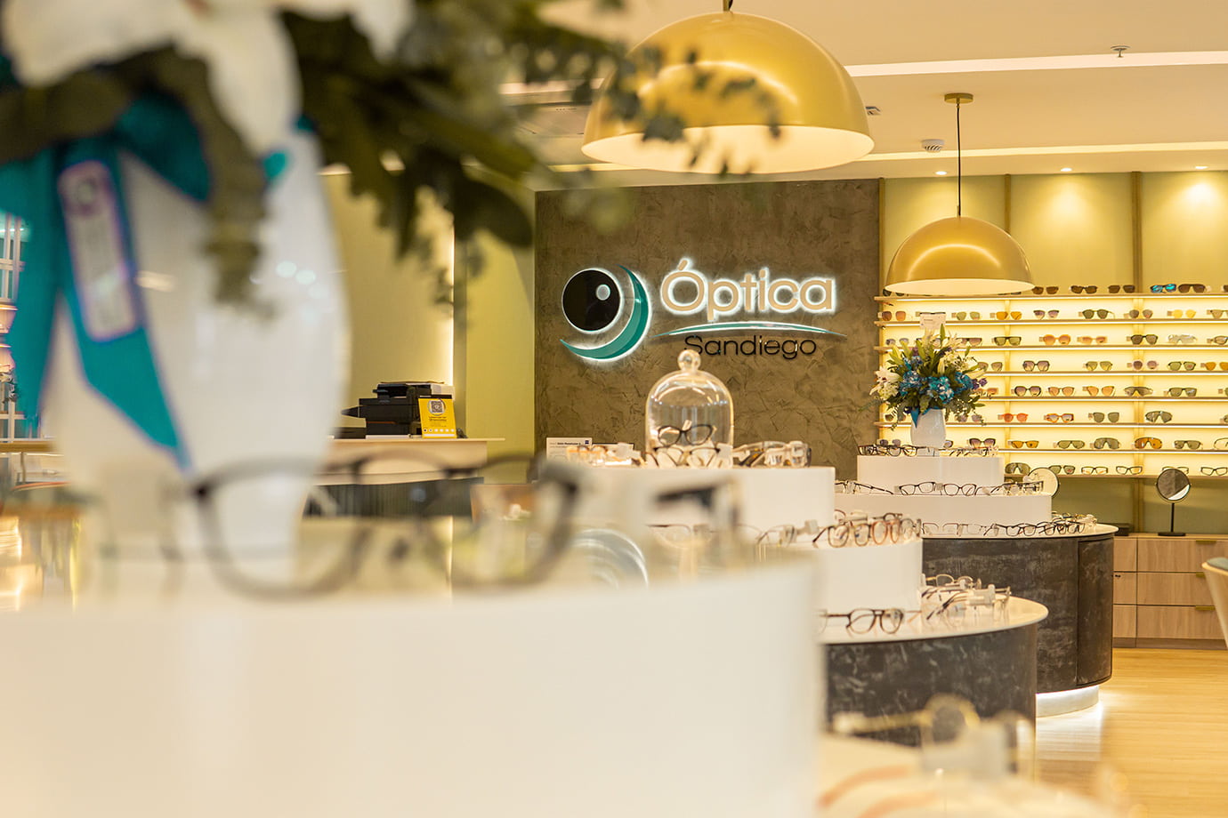 Una experiencia para tus ojos, en la óptica de Clínica de Oftalmología ...