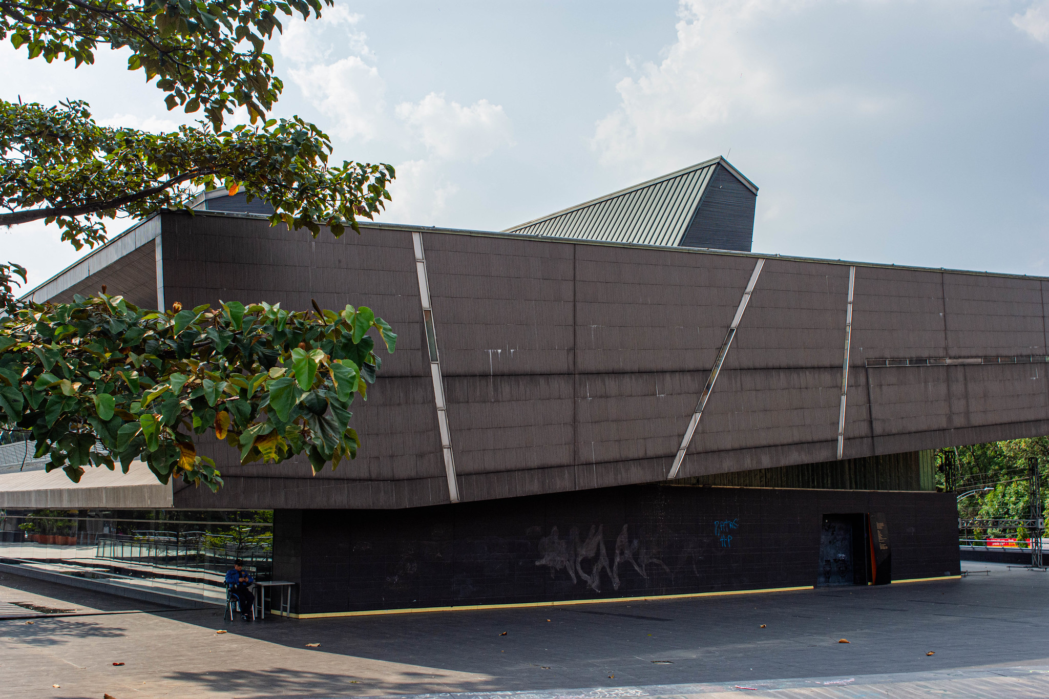 La biblioteca Débora Arango ya está funcionando - Vivir en El Poblado