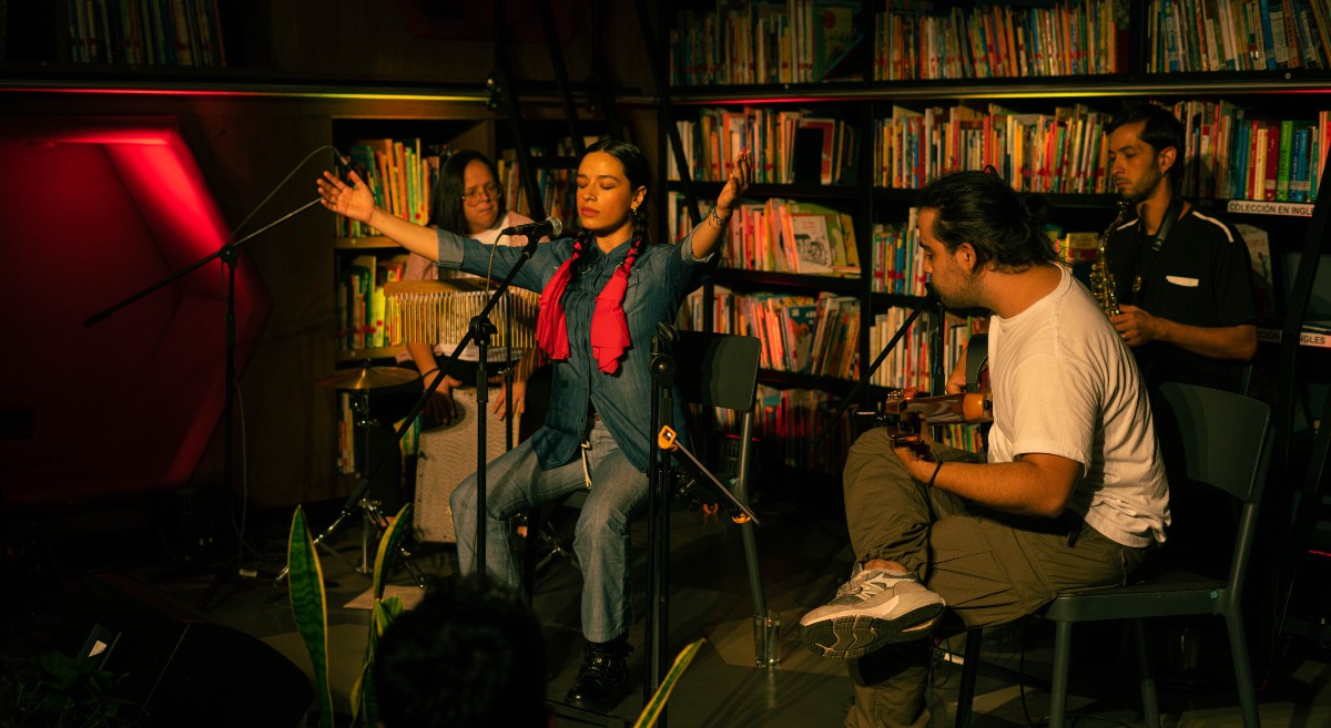 Estefanía Álvarez lleva su música a La Ceja - Vivir en El Poblado