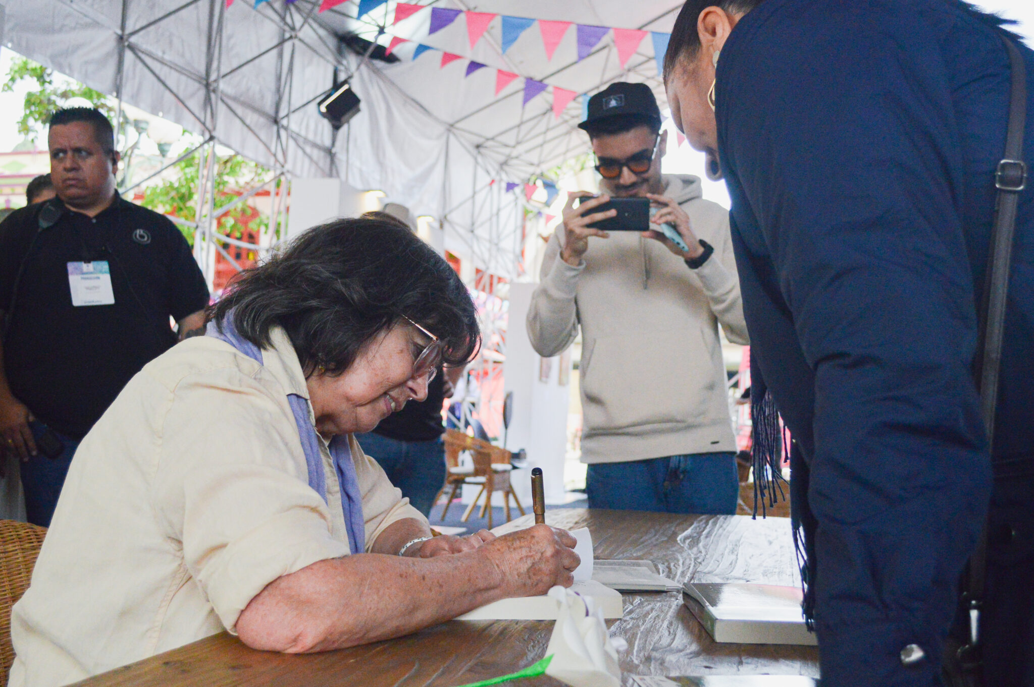 Laura Restrepo: más vital que nunca - Vivir en El Poblado