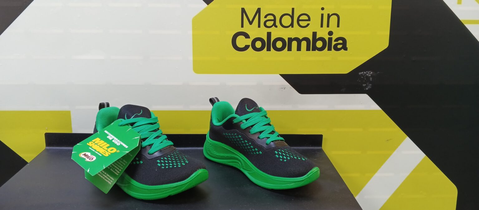 Milo lanzo tenis hechos con sus empaque postconsumo