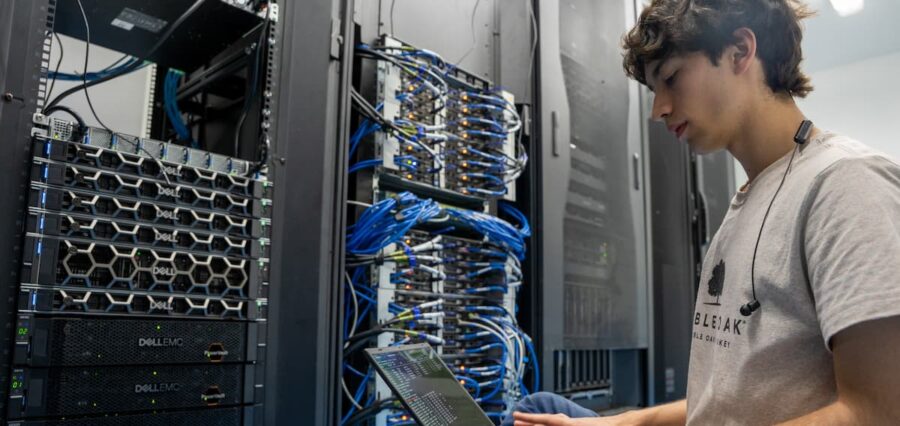 Así se renueva Apolo, la supercomputadora de Eafit - Vivir en El Poblado