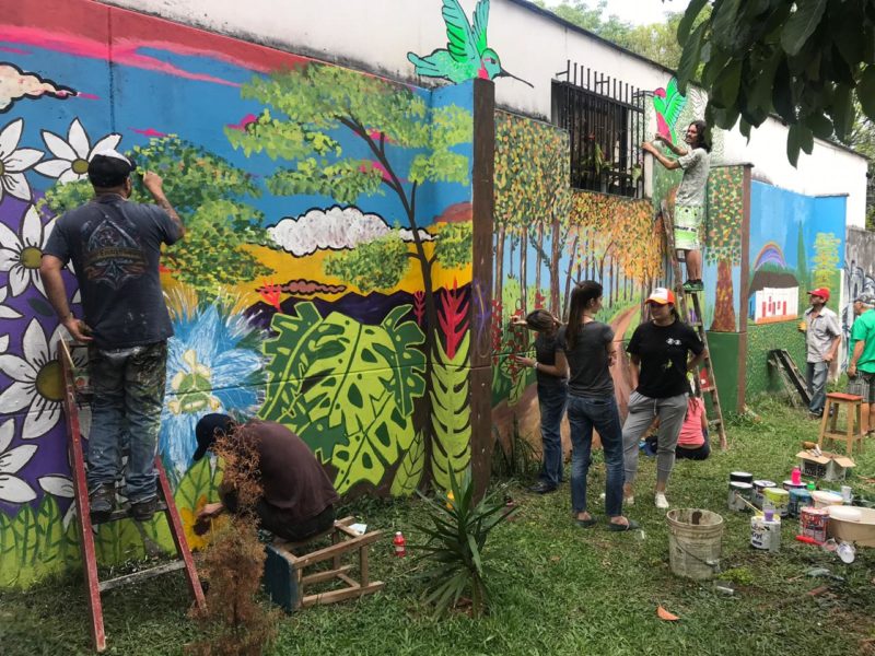 Manila disfruta de un nuevo mural artístico - Vivir en El Poblado
