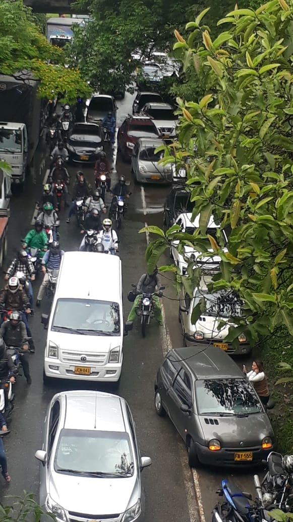 Volcamiento en la Autopista Sur provoca caos vehicular