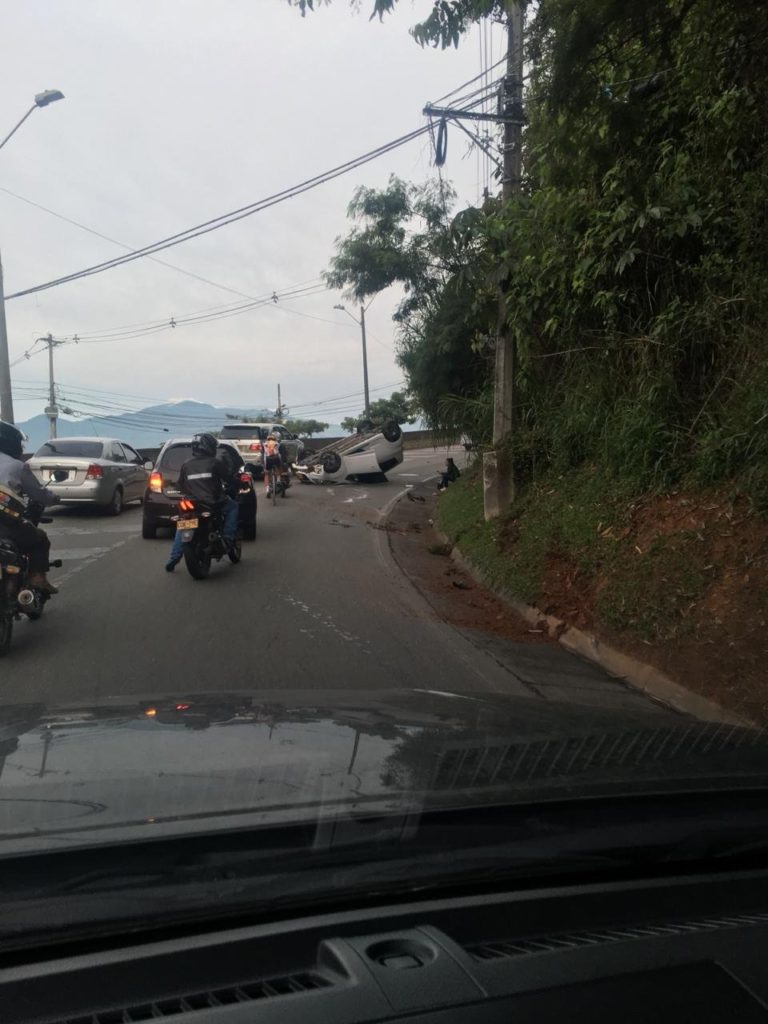 Volcamiento de un vehículo ocasionó congestión vehicular en Las Palmas